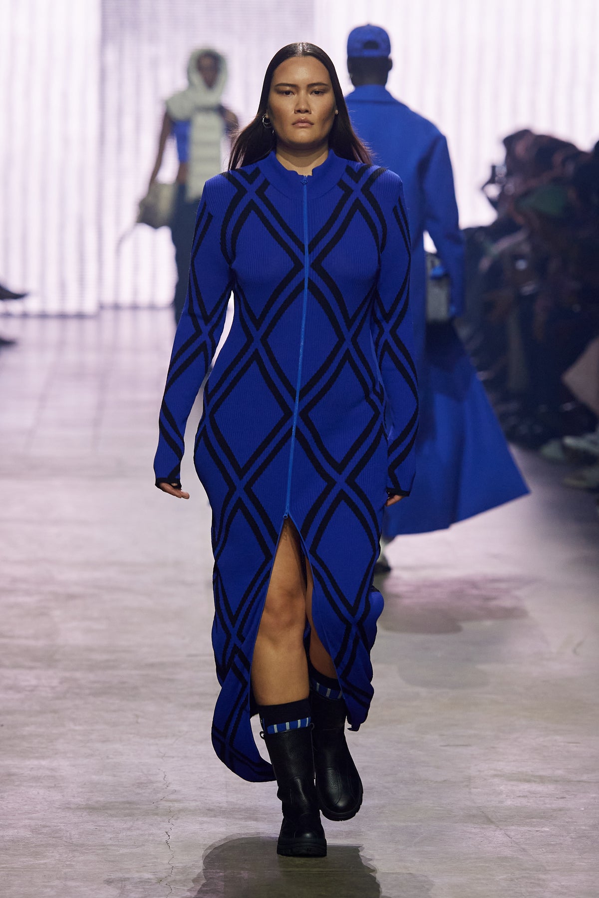 DISCOVER THE FW24 RUNWAY LOOKS